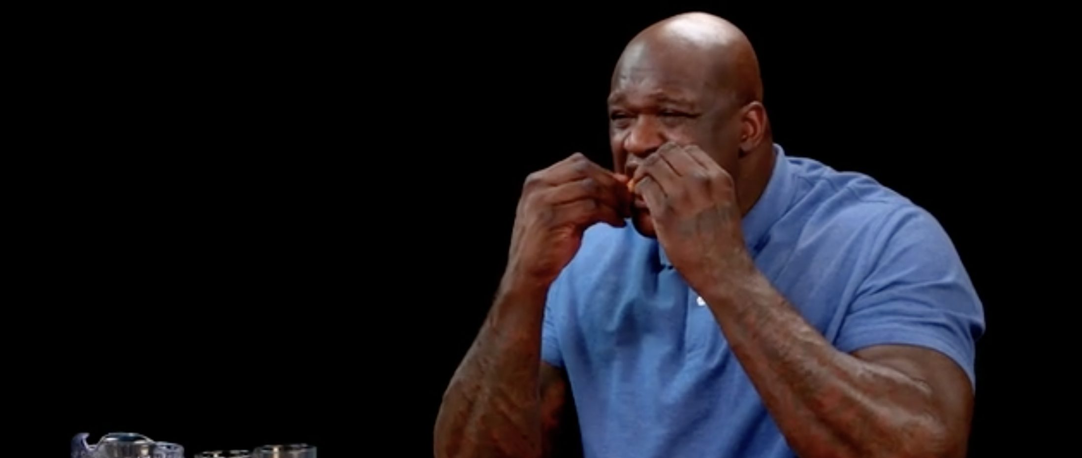 Shaquille O'Neal: Tries Not To Make A Face Whilst Eating Hot Wings ...